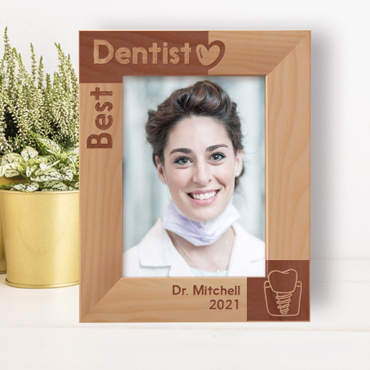 Best Dentist Personalized Wooden Frame 5" x 7" Brown (Vertical ...