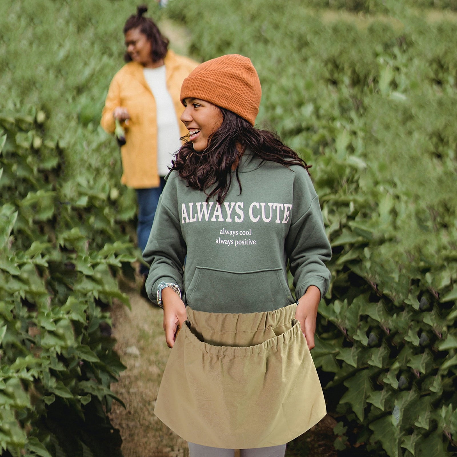 Click here for Kloer Hands-Free Gardening Apron For Harvesting An... prices