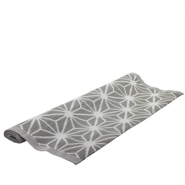 4' x 6' Basic Luxury Gray and White Snowflake Design Outdoor Area Throw ...