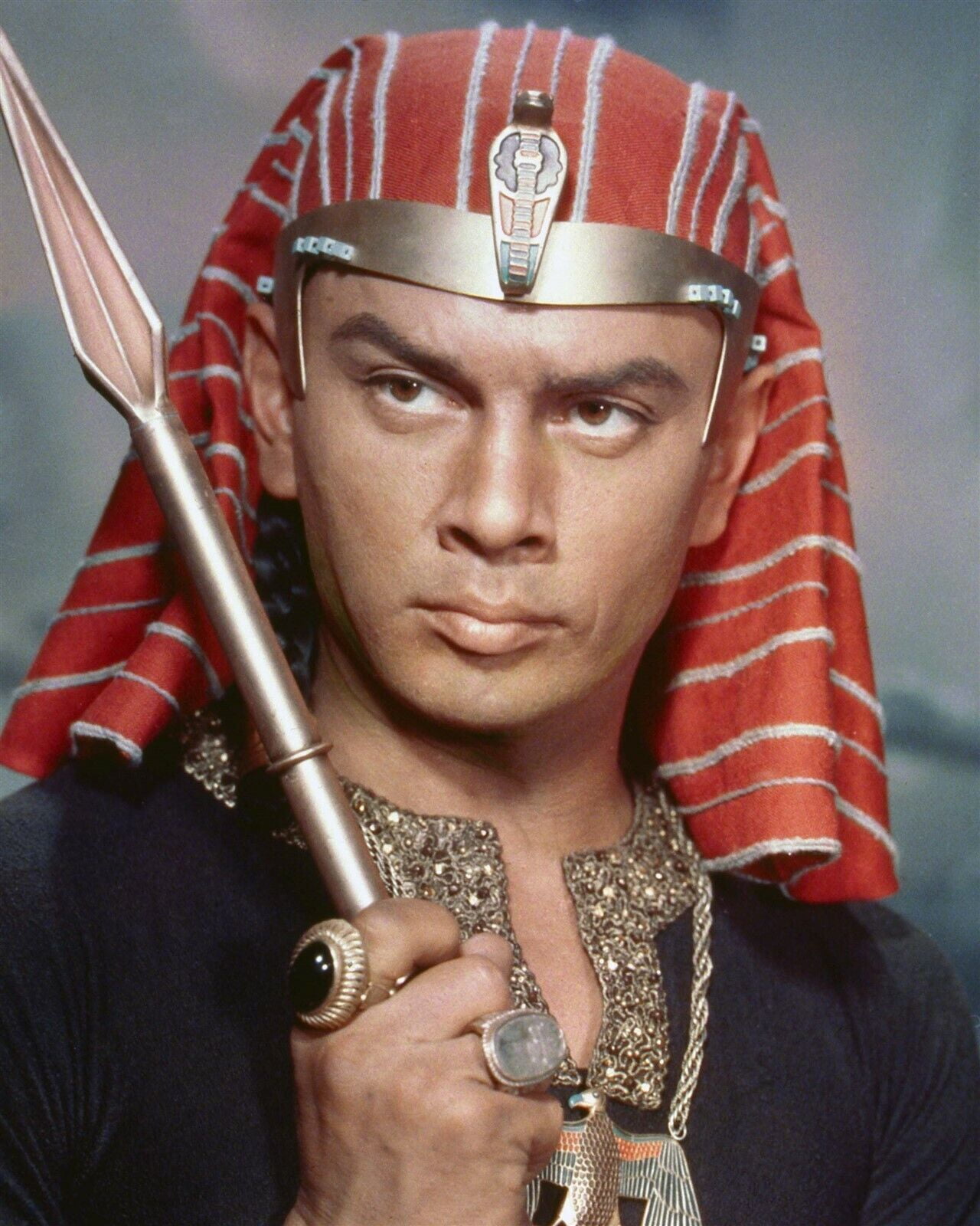 Yul Brynner holds spear as Ramses in 1956 The Ten Commandments 8x10 ...
