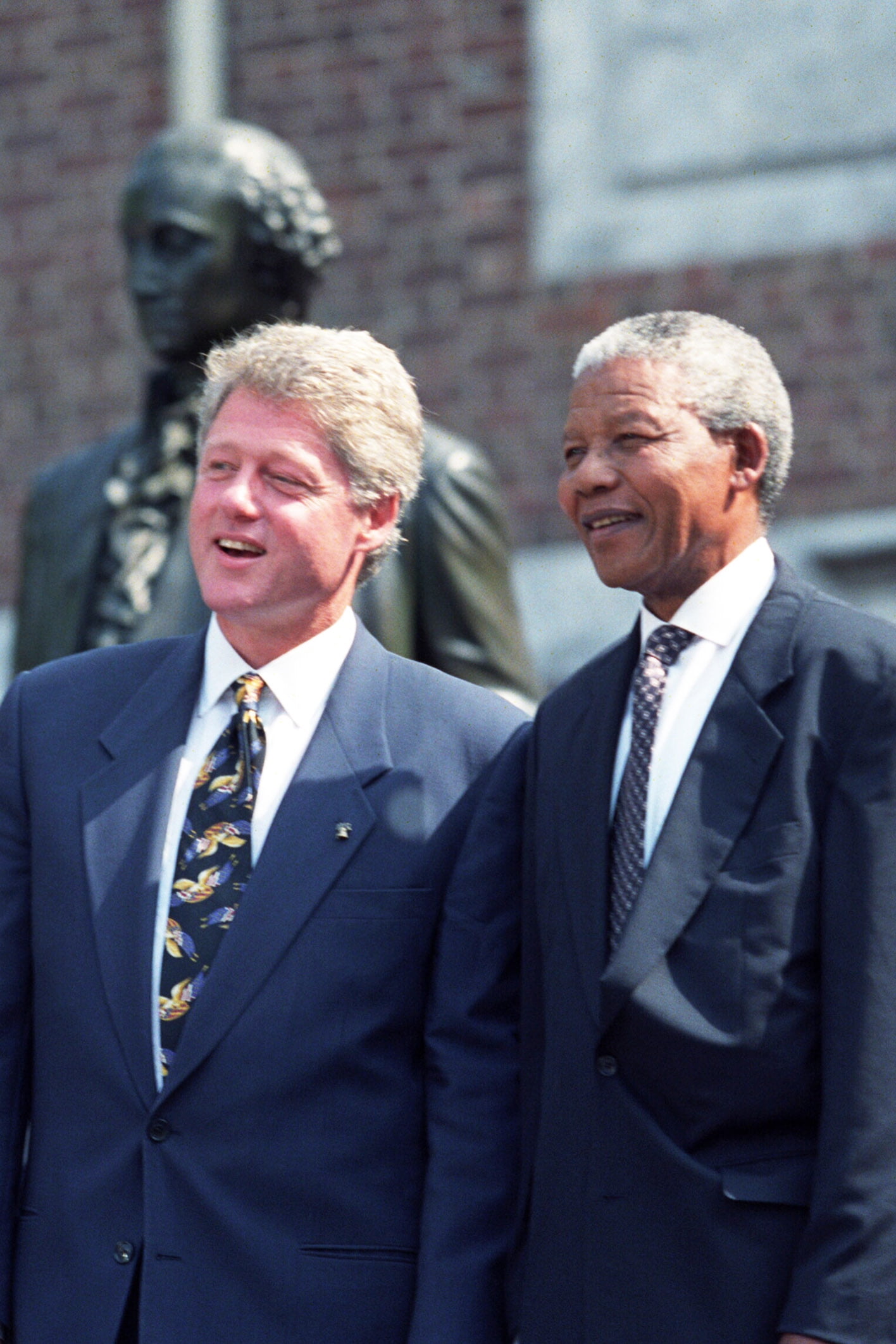 24x36 gallery poster, Nelson Mandela with US president Bill Clinton ...