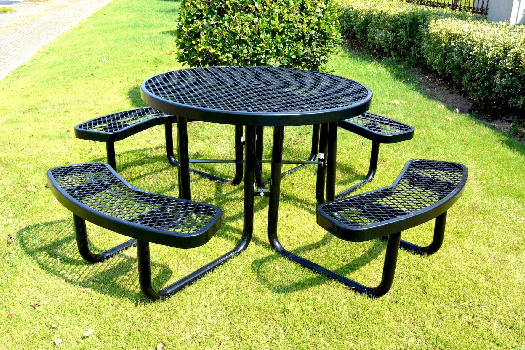 LifeYard 46 inch Expanded Metal Round Picnic Table (Black) - Walmart.com