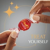 Lindt Lindor Milk Assorted Chocolate Candy Truffles, 15.2 oz, Bag ...