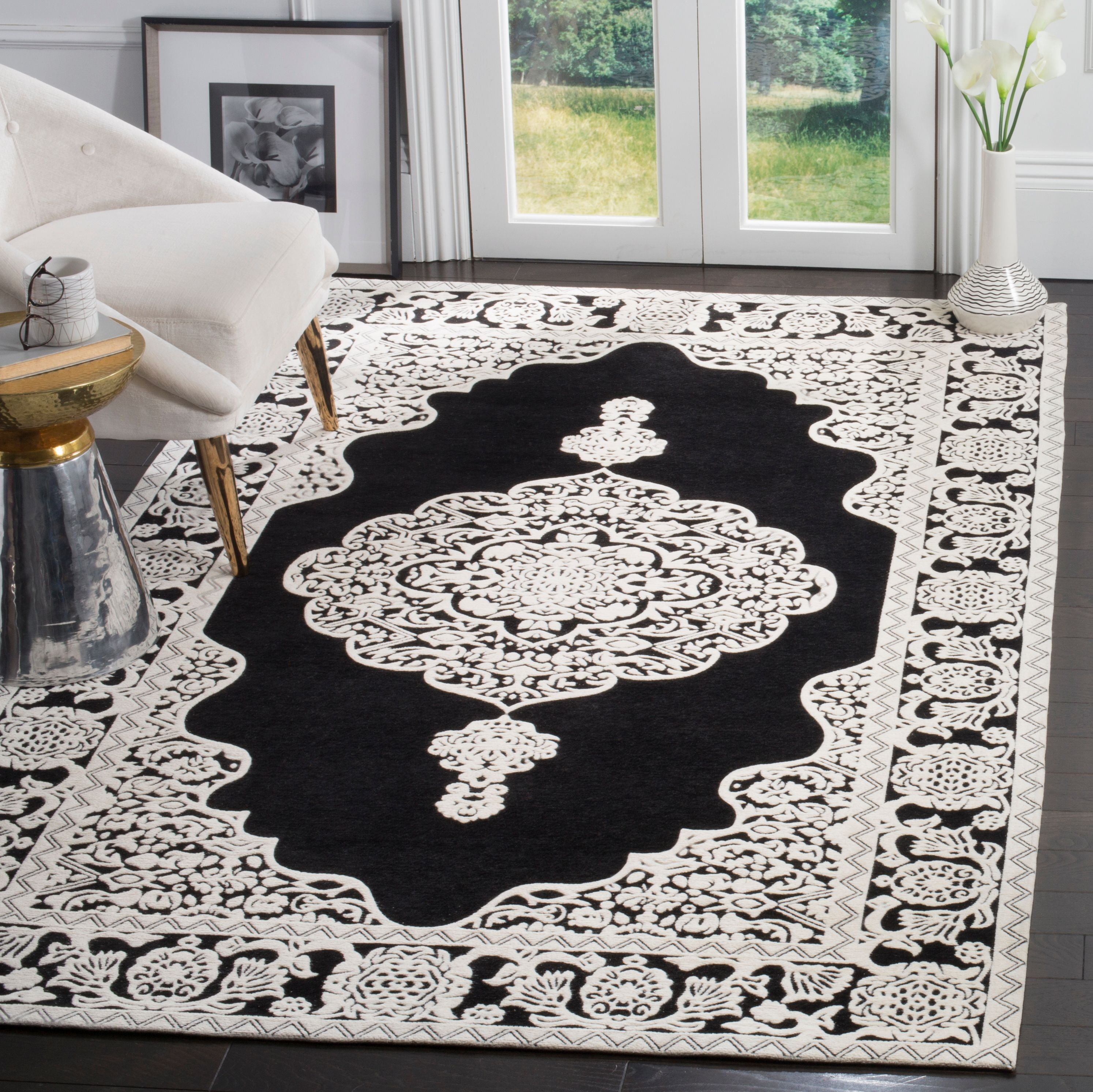 SAFAVIEH Marbella Beatrice Traditional Area Rug, Black/Ivory, 4' x 6 ...