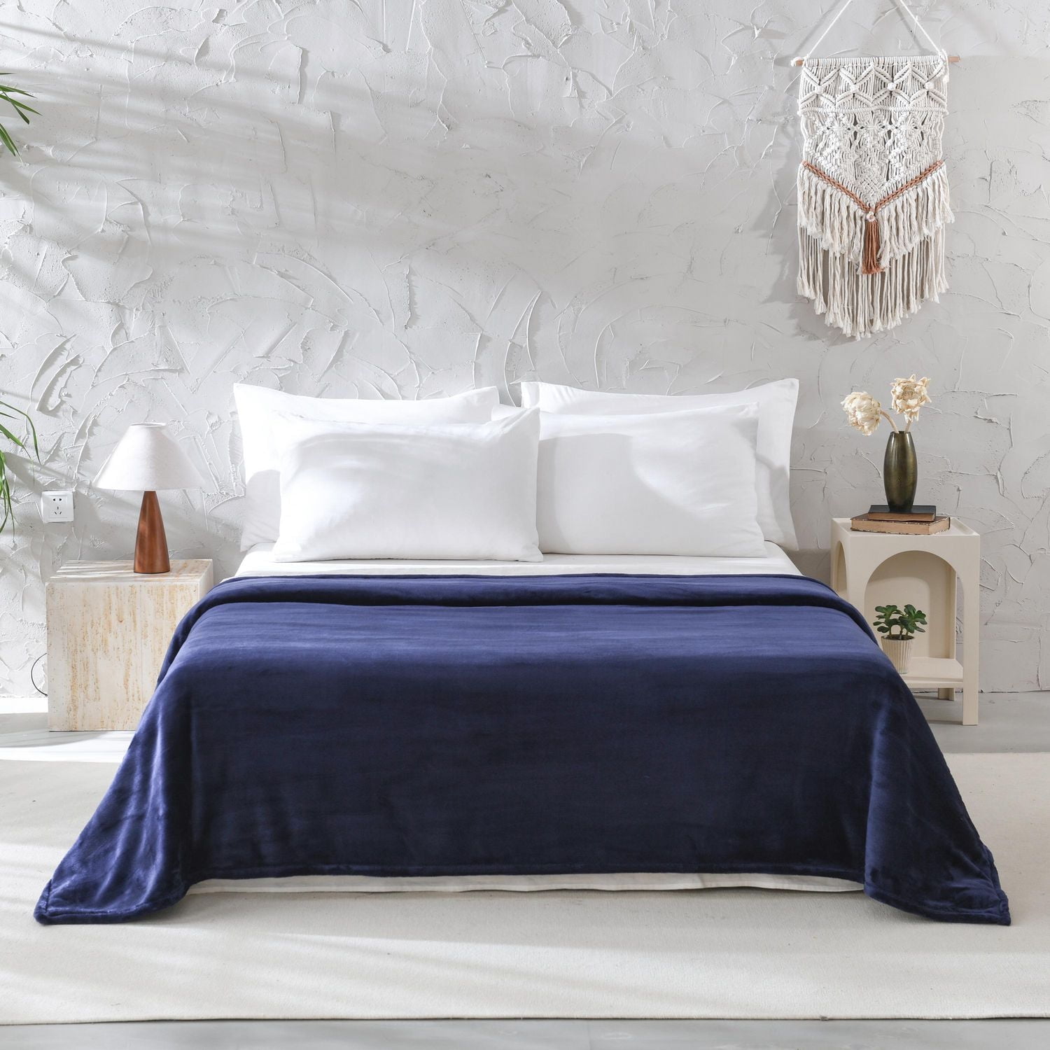 Click here for Mainstays Plush Blanket Indigo Dq Double/Queen prices