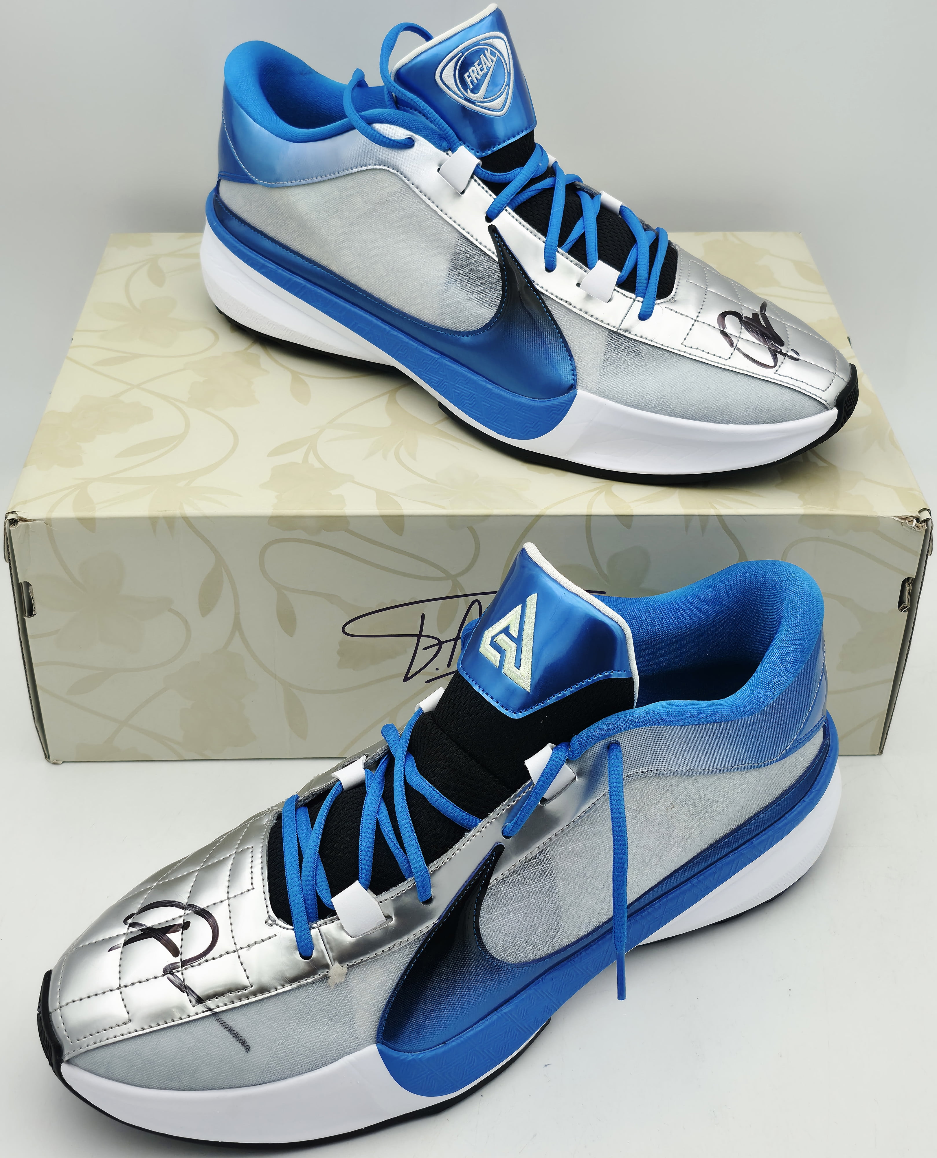 Giannis Antetokounmpo Autographed WHT/METALIC BLUE/METALLIC SILVER Nike ...