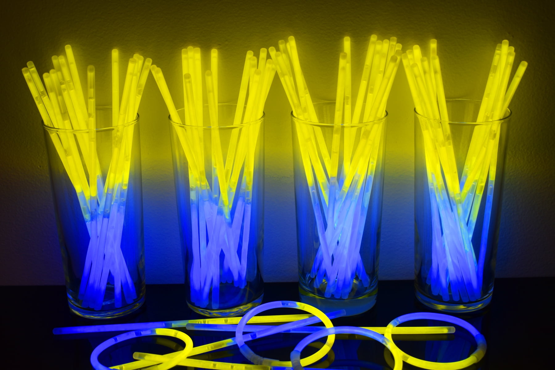 DirectGlow 200ct Bicolor Blue/Yellow Glow Stick Bracelets Glow in The ...