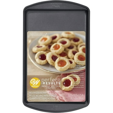 "Wilton Baking Giant 11.5""x10.5"" Round Cookie and Brownie Pan, 2105 ...