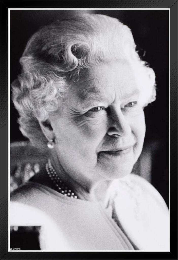 Queen Elizabeth II Black White Face British Royal Queen Mum Buckingham ...