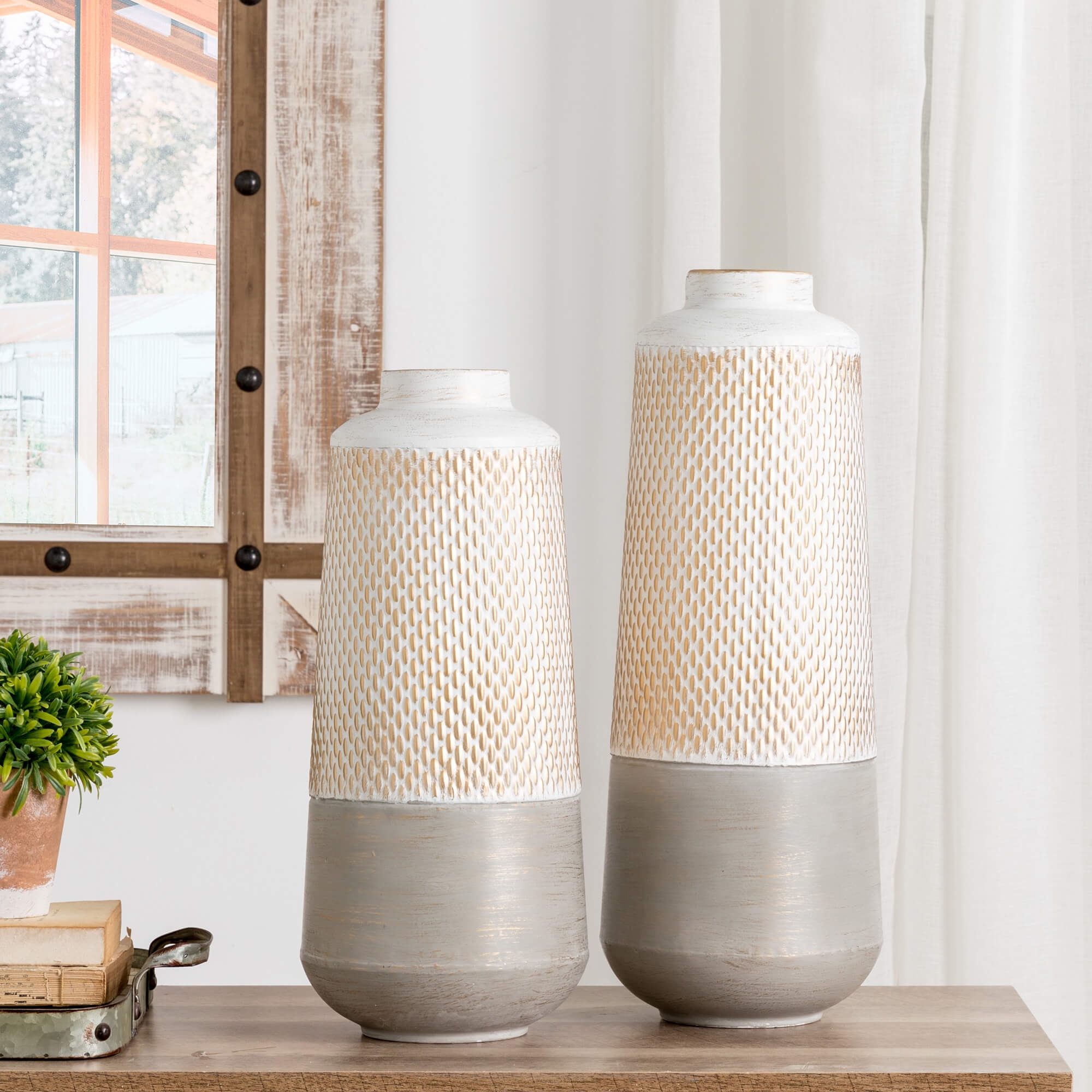 Glitzhome Farmhouse/Modern Textured Table Metal Vases, Set of 2 ...