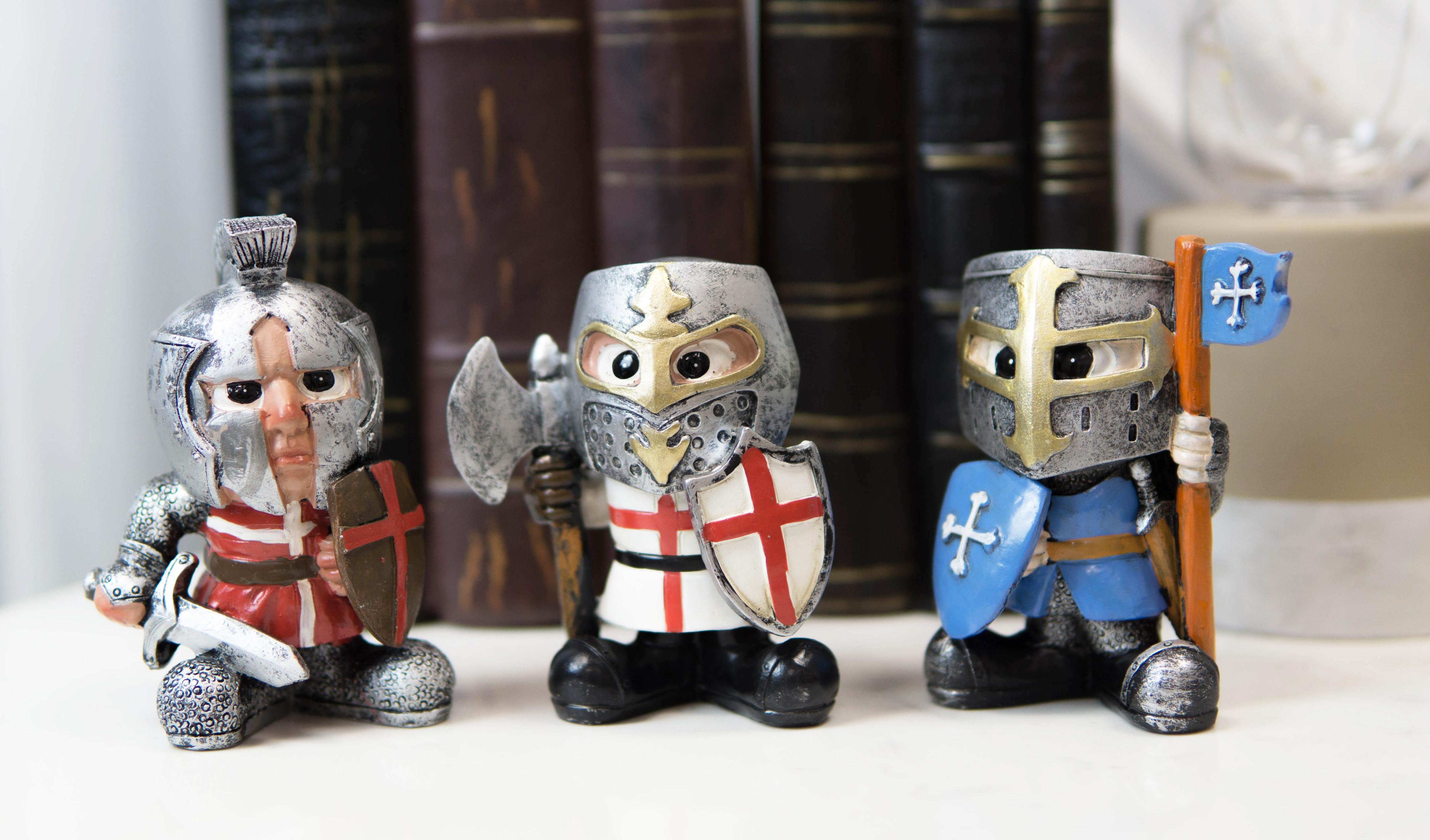 Chibi Templar Crusader Knights With Sword Axe Flag And Shield Figurine ...