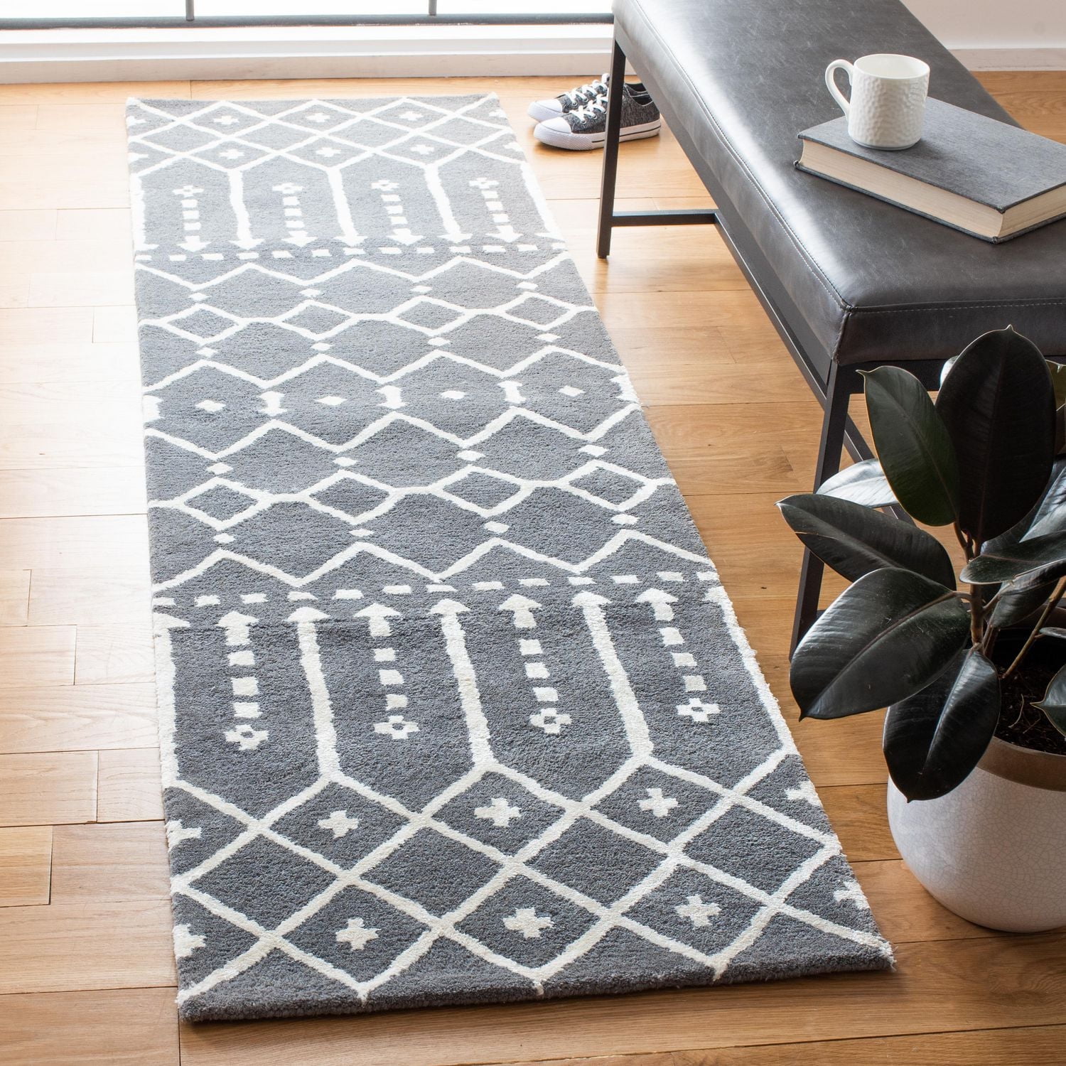 Click here for Safavieh Himalaya Darin Geometric Area Rug 23 X 8... prices