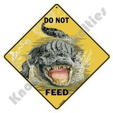 Warning Do Not Feed the Alligators Sign - Walmart.com