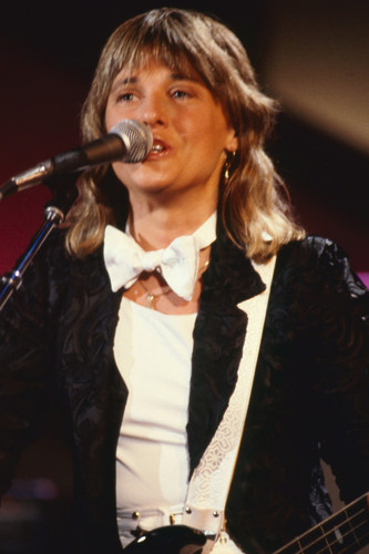 Suzi Quatro playing guitar classic 1970's concert 24x36 Poster ...