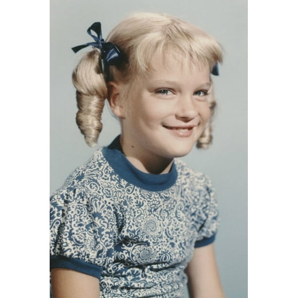 Susan Olsen in The Brady Bunch stduio pose as Cindy 24x36 Poster ...