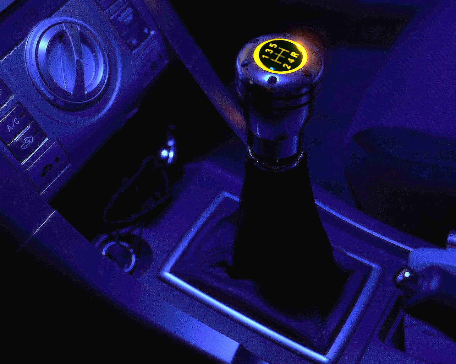 Light gear knob store