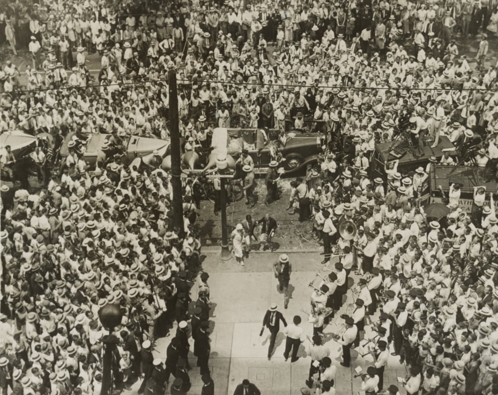 Crowd Greeting Bobby Jones And His Wife As They Arrive At The New City ...