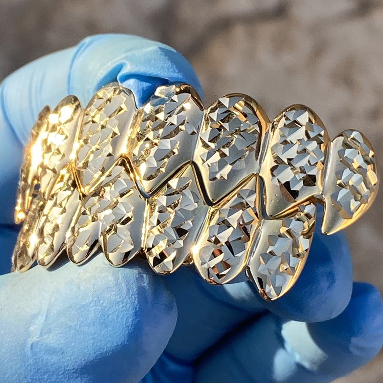 Bottom Gold Grillz With Fangs