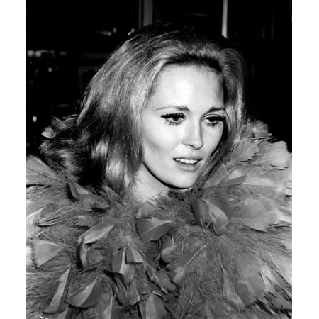 Faye Dunaway wearing feathers Photo Print (8 x 10) | Walmart Canada