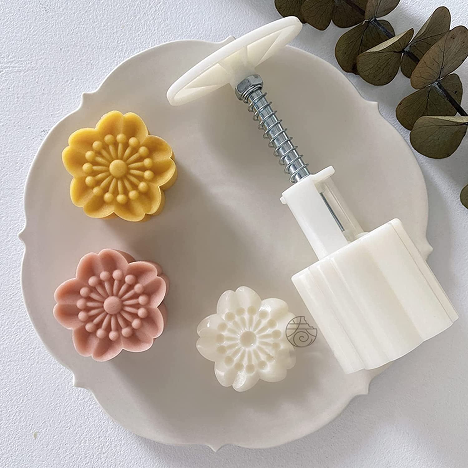 Chinese flower moon cake press mold, hand pressed cookie dessert DIY ...