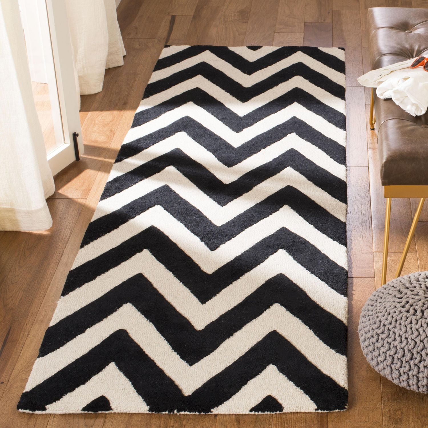 Click here for Safavieh Cambridge Kaitlyn Zig Zag Stripes Area Ru... prices