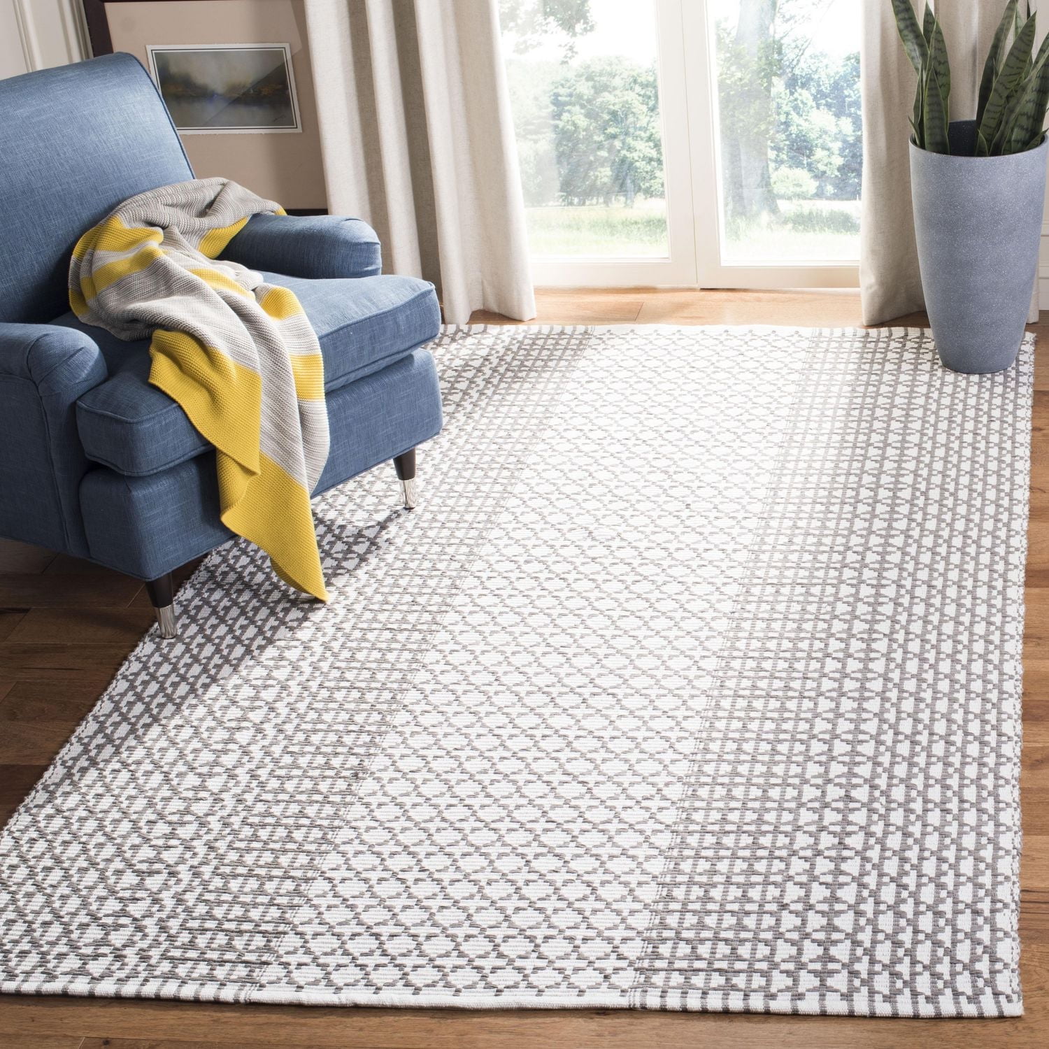 Click here for Safavieh Montauk Cara Geometric Area Rug 5 Ft. X 8... prices