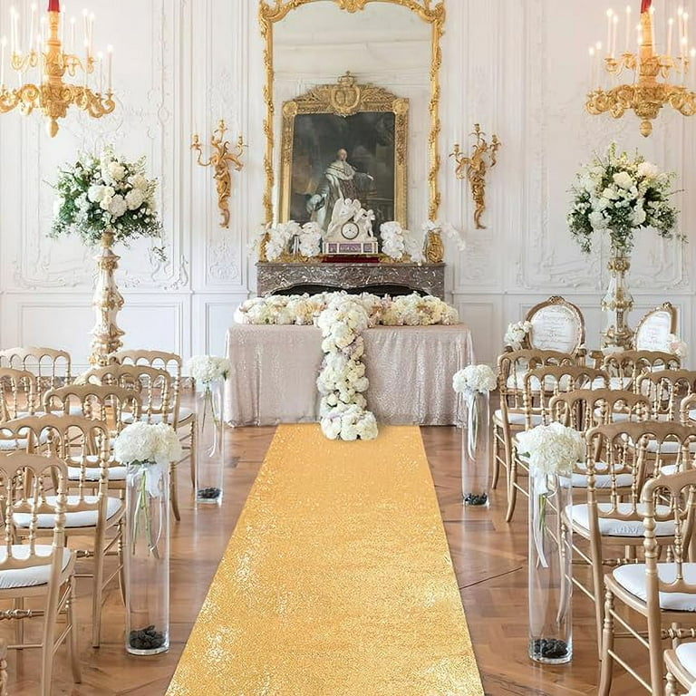 Gold wedding aisle runner | Beachweddingtips.com