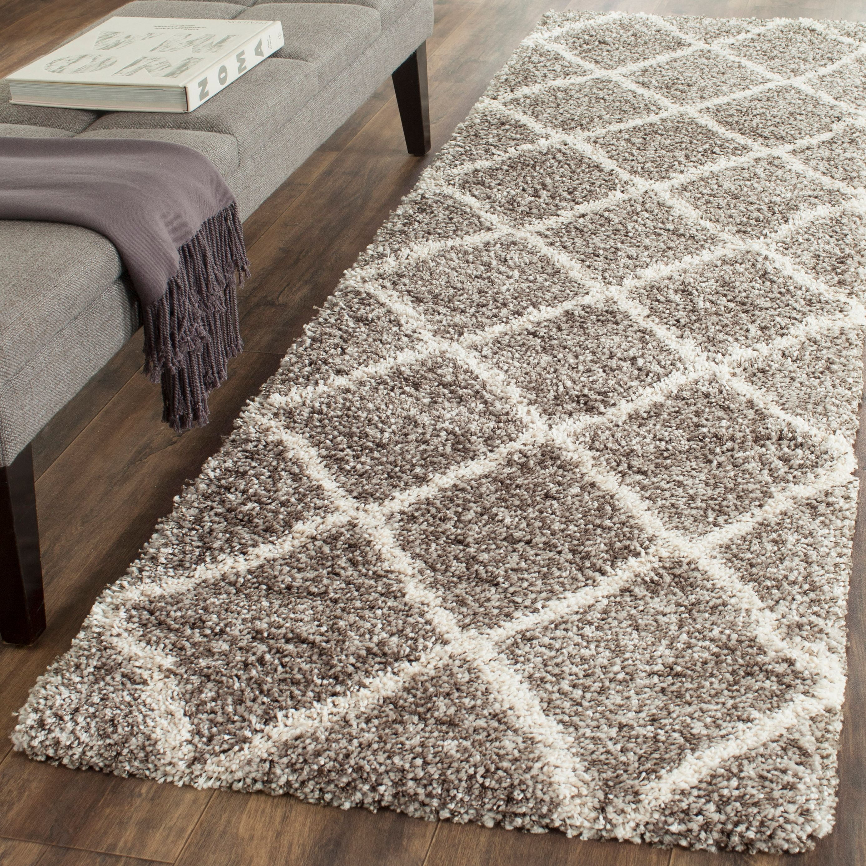 SAFAVIEH Hudson Amias Geometric Shag Runner Rug, Grey/Ivory, 2'3" x 8 ...