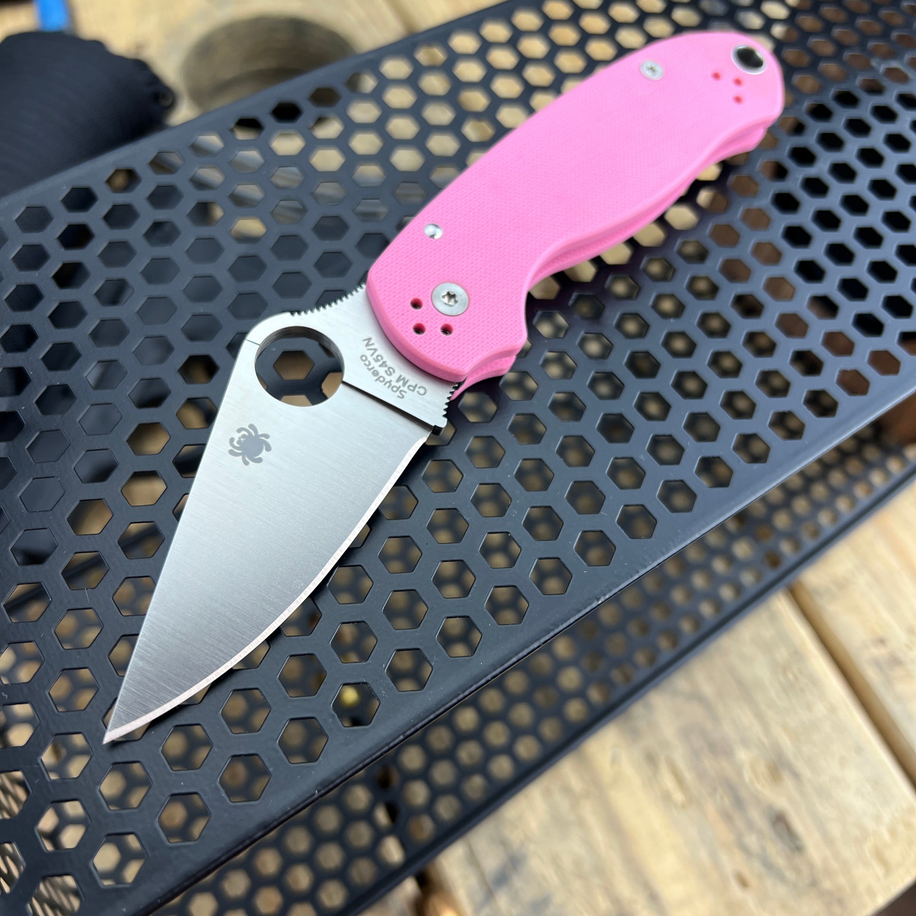 Buy Spyderco (C223GPPN) Para 3 Pink G10 with S45VN Plain Blade KnifeJoy ...