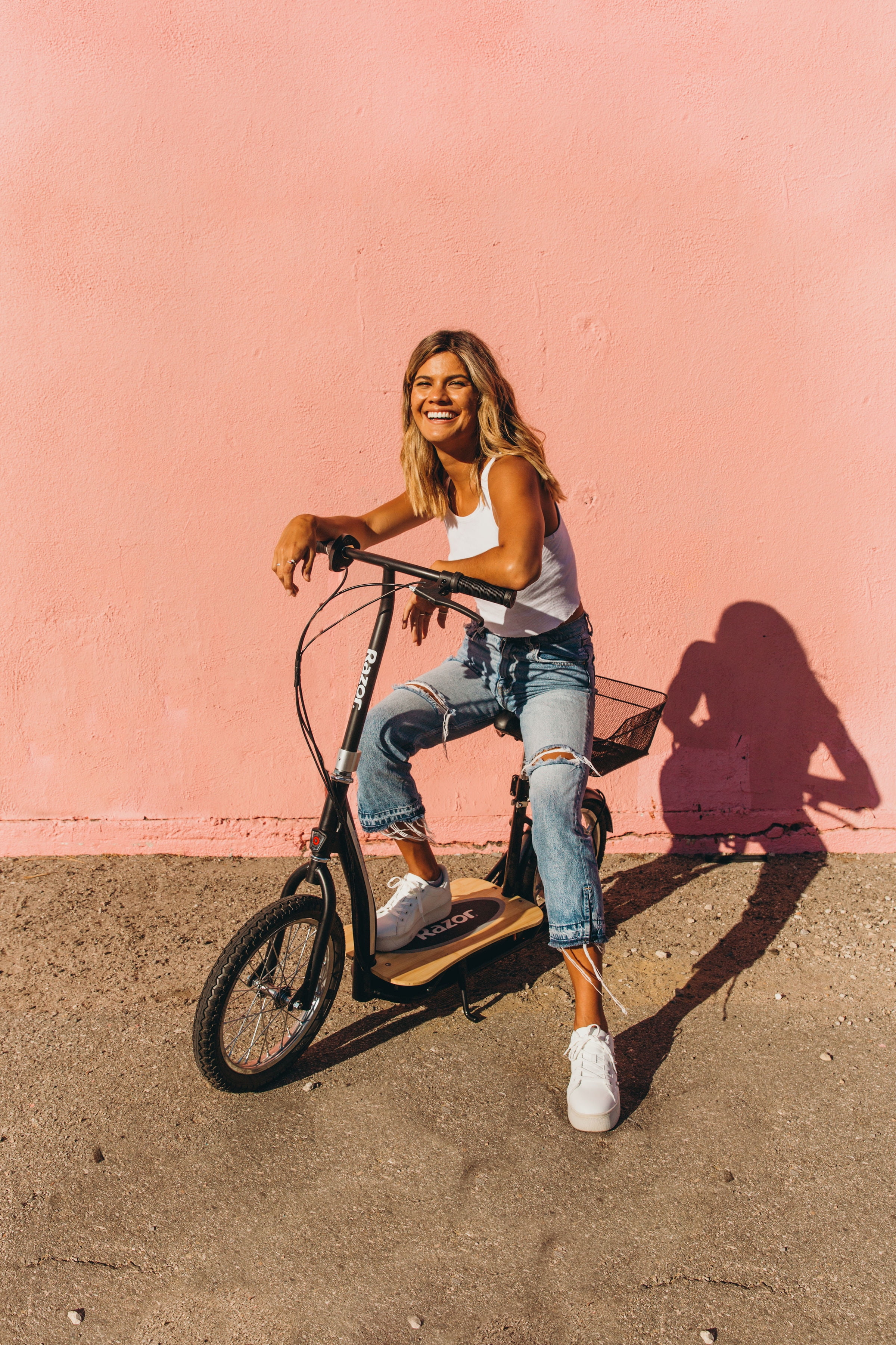 Razor EcoSmart Metro HD Electric Scooter - 220 lbs, 15.5 mph, 15.5-mile ...