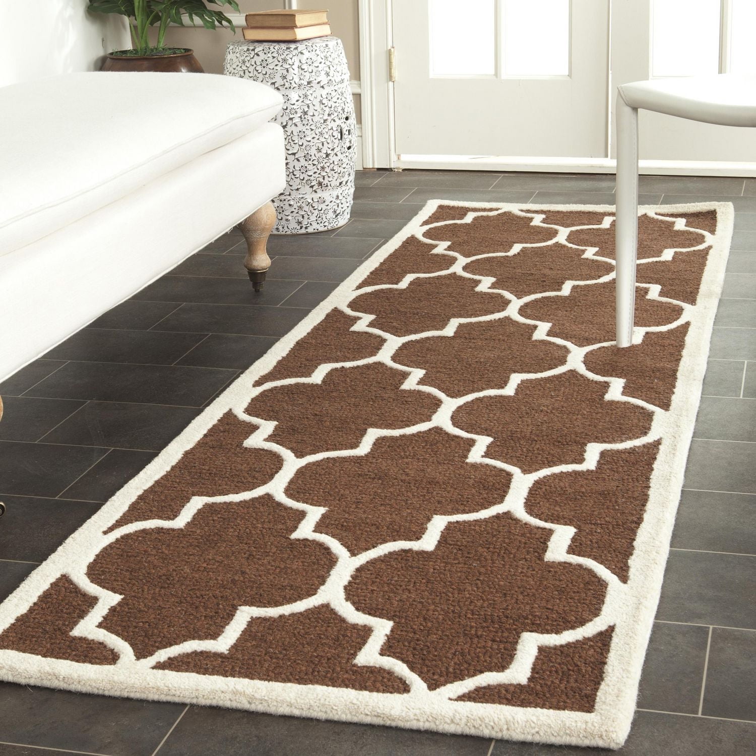 Click here for Safavieh Cambridge Kevin Geometric Area Rug 26 X 8... prices