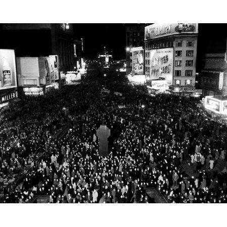 Thousands Of People Crowd Times Square Awaiting The New Year History ...