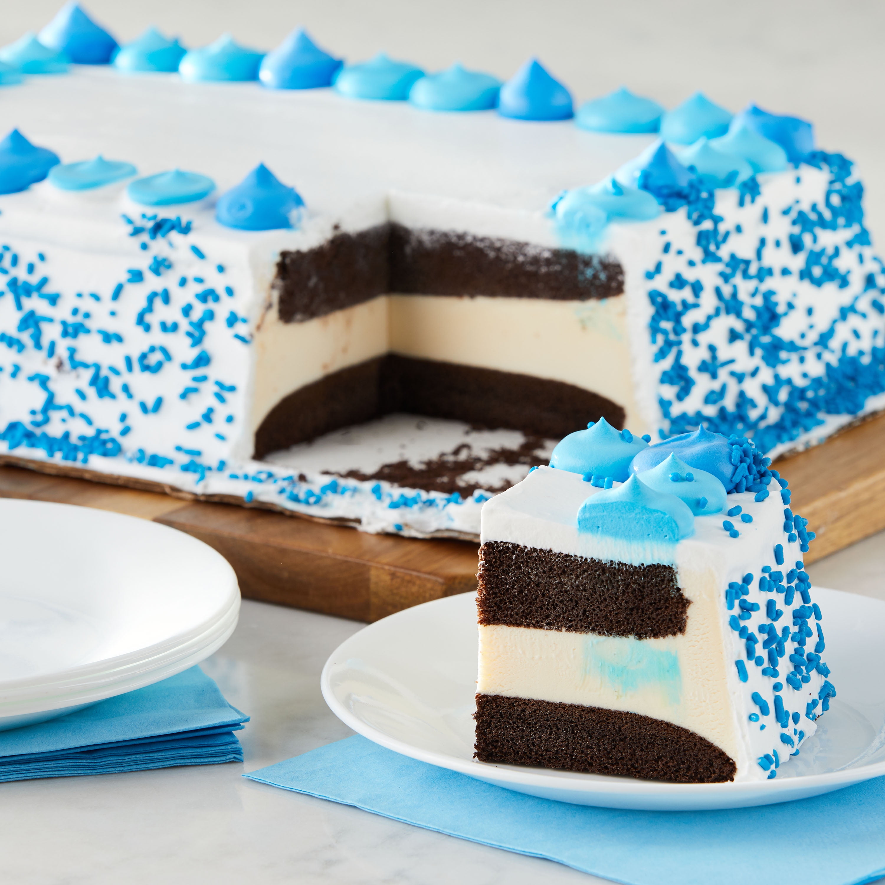 Vanilla And Chocolate Ice Cream Cake