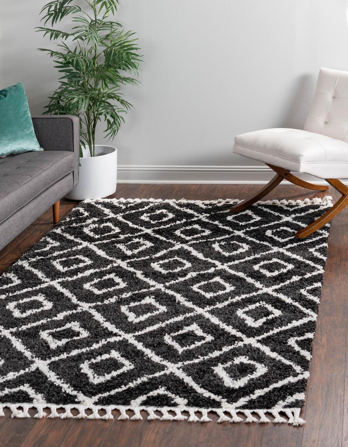 Rugs.com Athena Shag Collection Rug – 7' 10 x 10' Black And White Shag ...