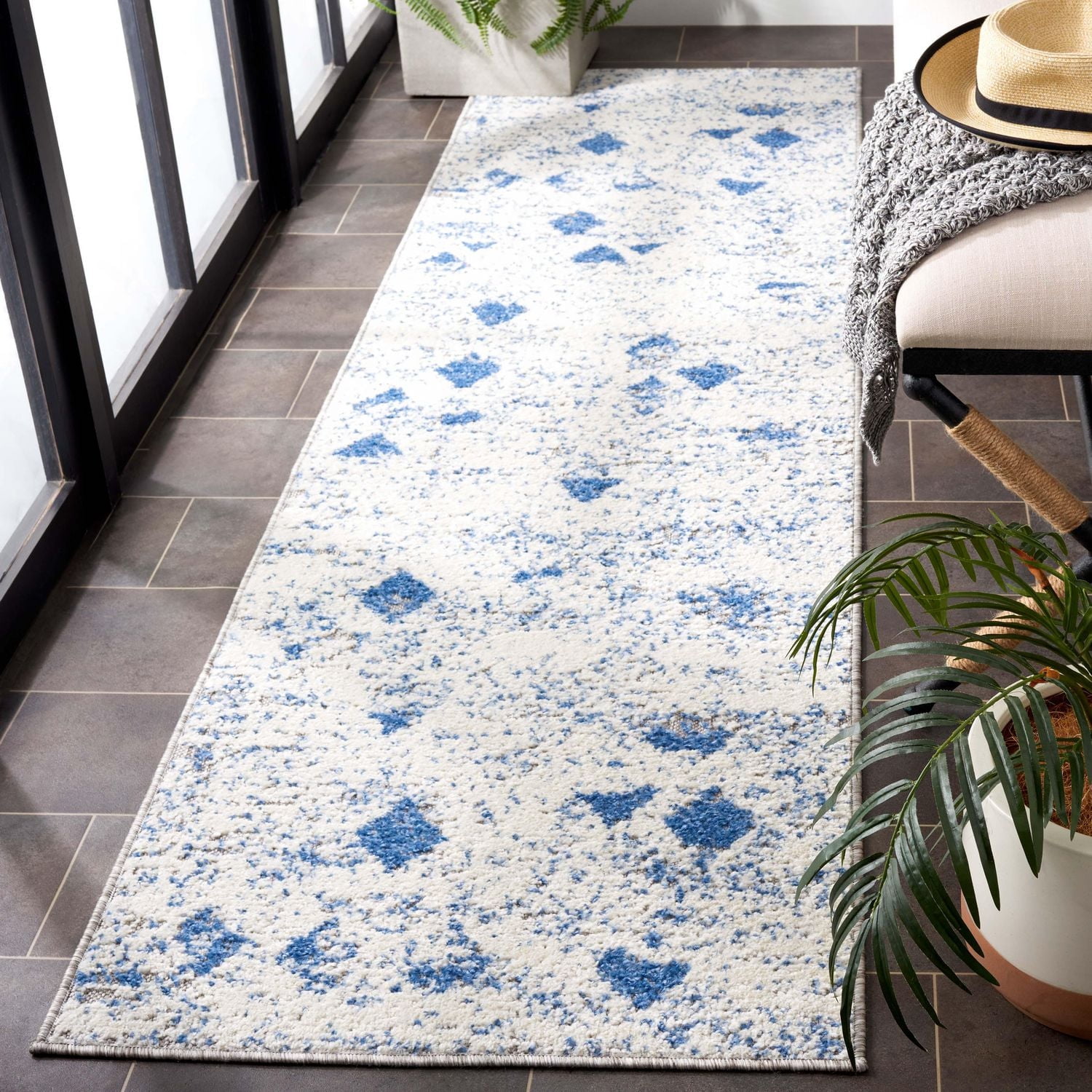 Click here for Safavieh Cottage Azalea Abstract Indoor/Outdoor Ar... prices