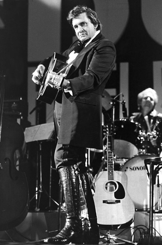 Johnny Cash on stage Photo Print (8 x 10) - Walmart.com