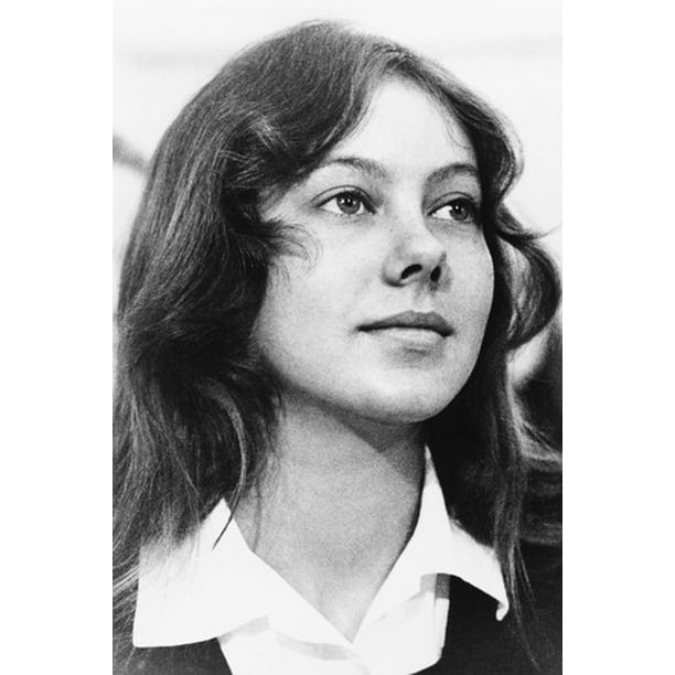Jenny Agutter 24x36 Poster school uniform from Walkabout - Walmart.com ...