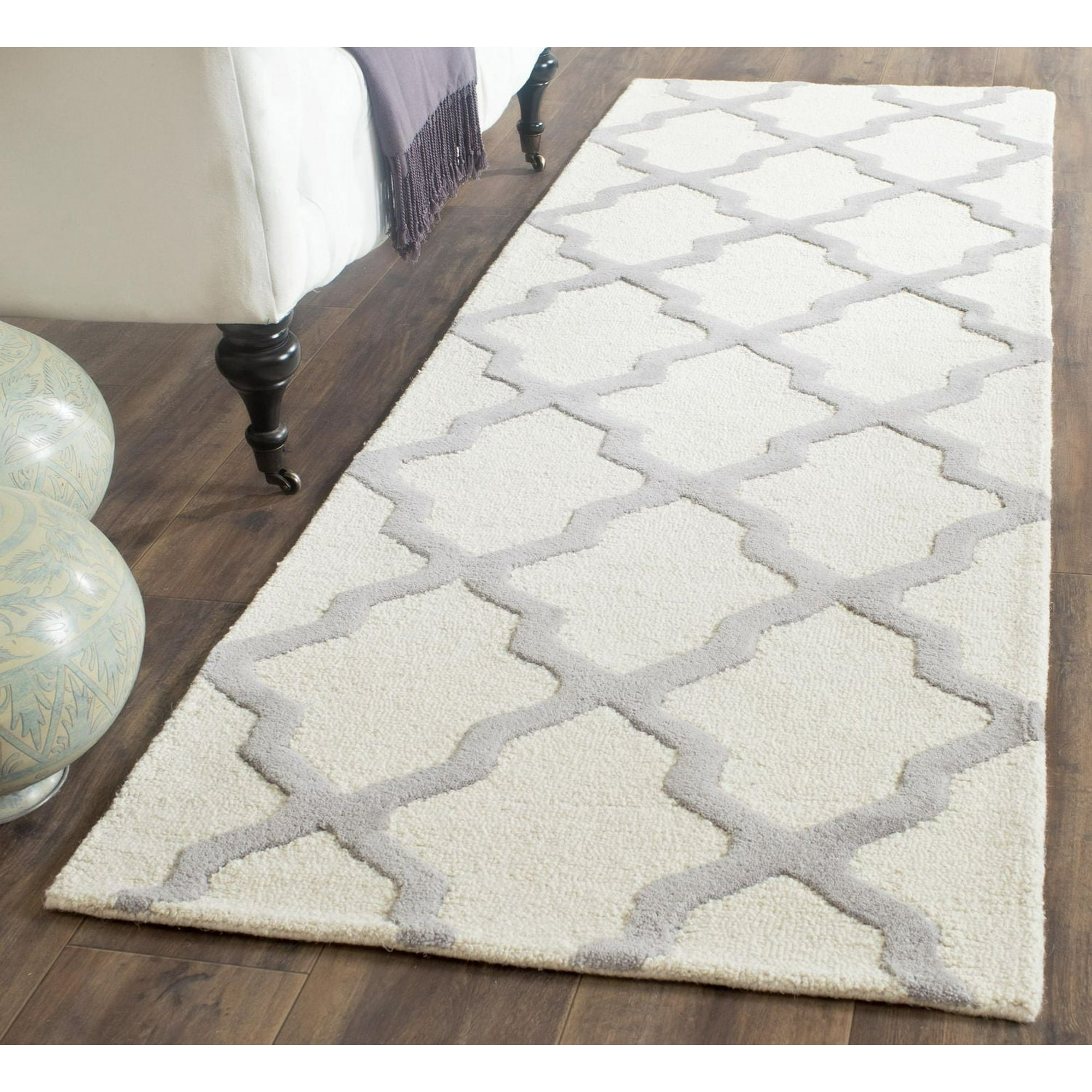 Click here for Safavieh Cambridge Liam Geometric Area Rug 26 X 16... prices