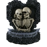 Love Never Dies Halloween Decorations: Black Wedding Roses Heart Wreath Skeleton Couple Figurine ...
