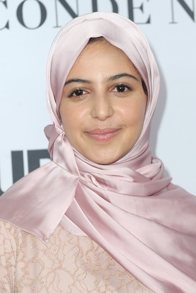 Muzoon Almellehan At Arrivals For 2017 Glamour Women Of The Year Awards ...