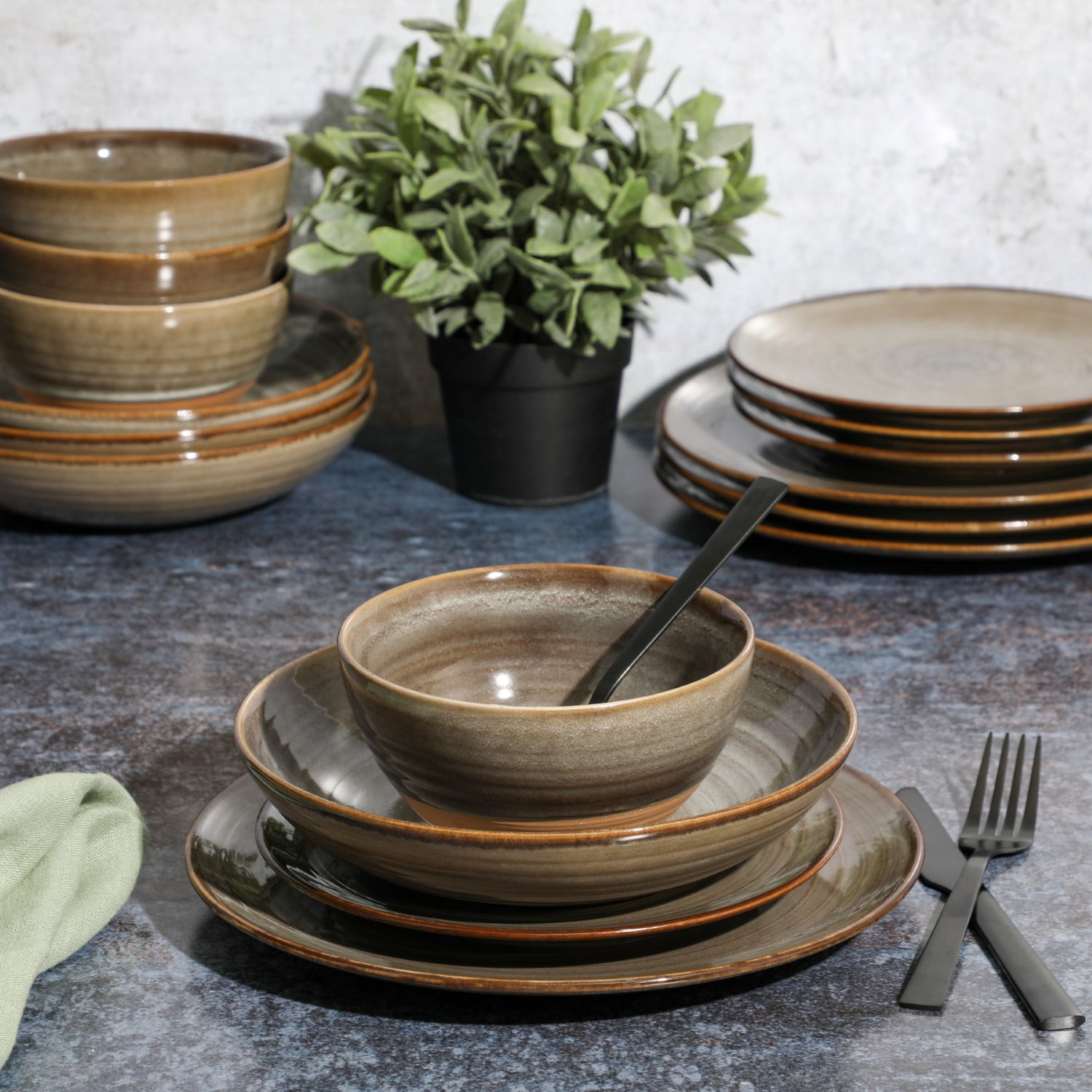 Terracotta plates store