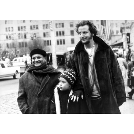 Joe Pesci, Macaulay Culkin, and Daniel Stern in Home Alone 2 Photo ...