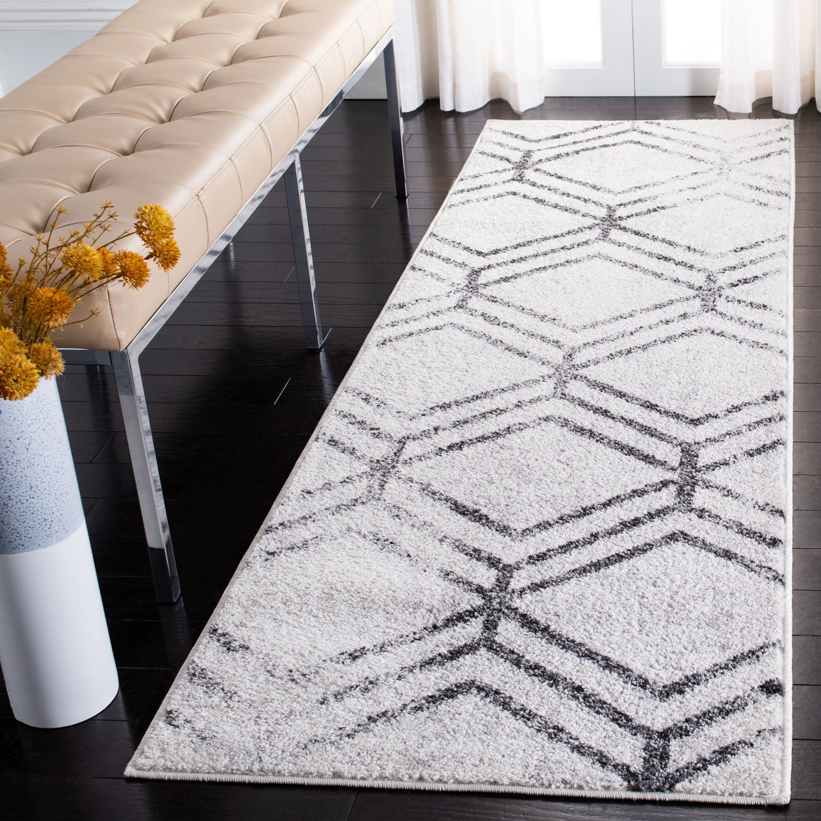 SAFAVIEH Adirondack Bailey Geometric Runner Rug, Ivory/Grey, 2'6" x 8 ...