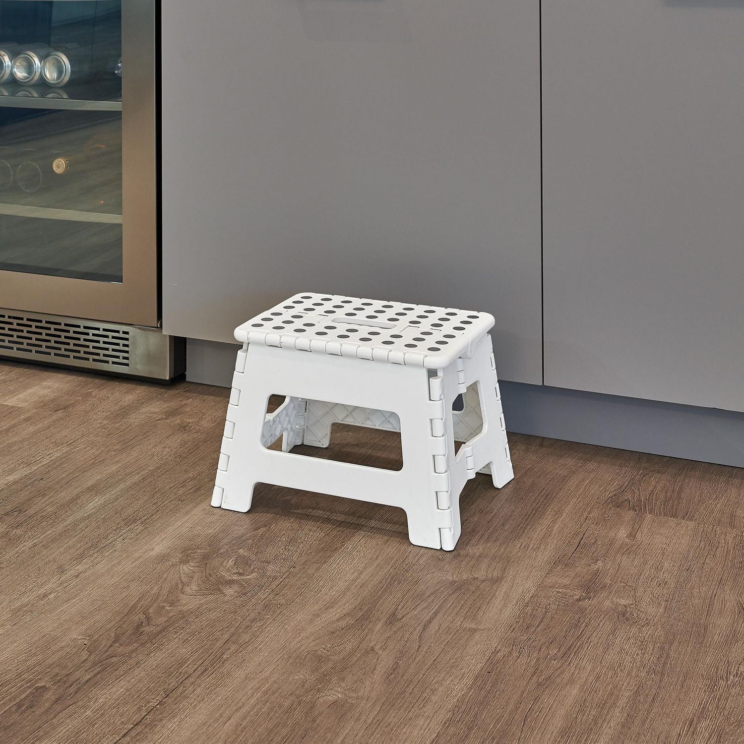 Click here for Mainstays Foldable Step Stool prices