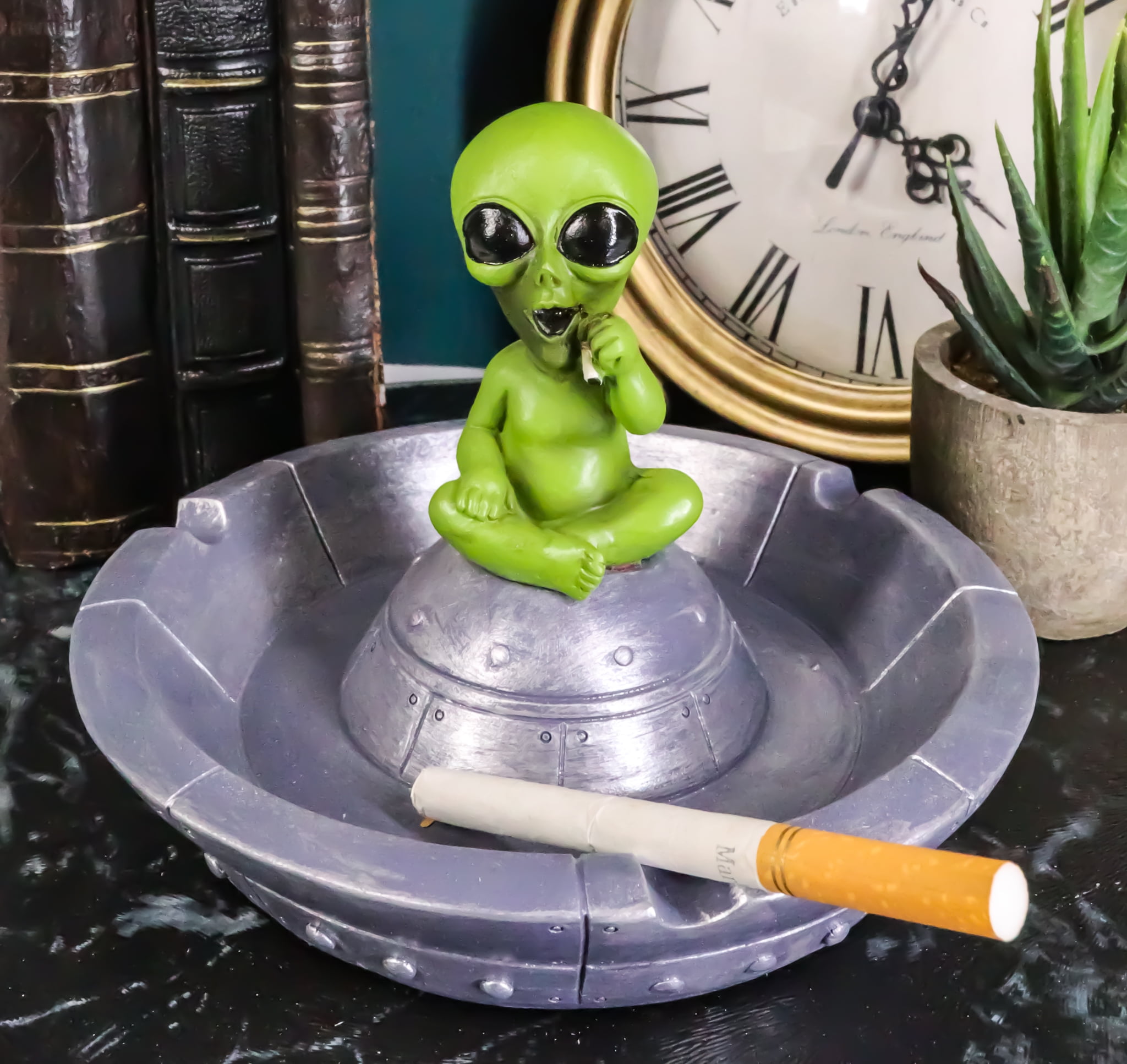 Flying Saucer Spaceship UFO Green ET Roswell Alien Smoking Cigarette ...