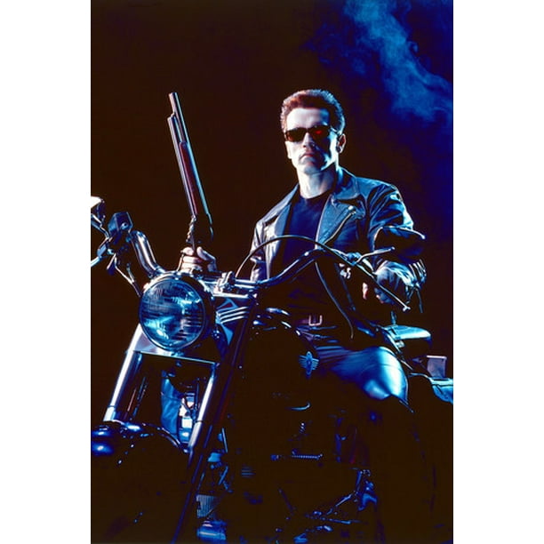 Arnold Schwarzenegger sitting on Harley Fat Boy with shotgun Terminator ...