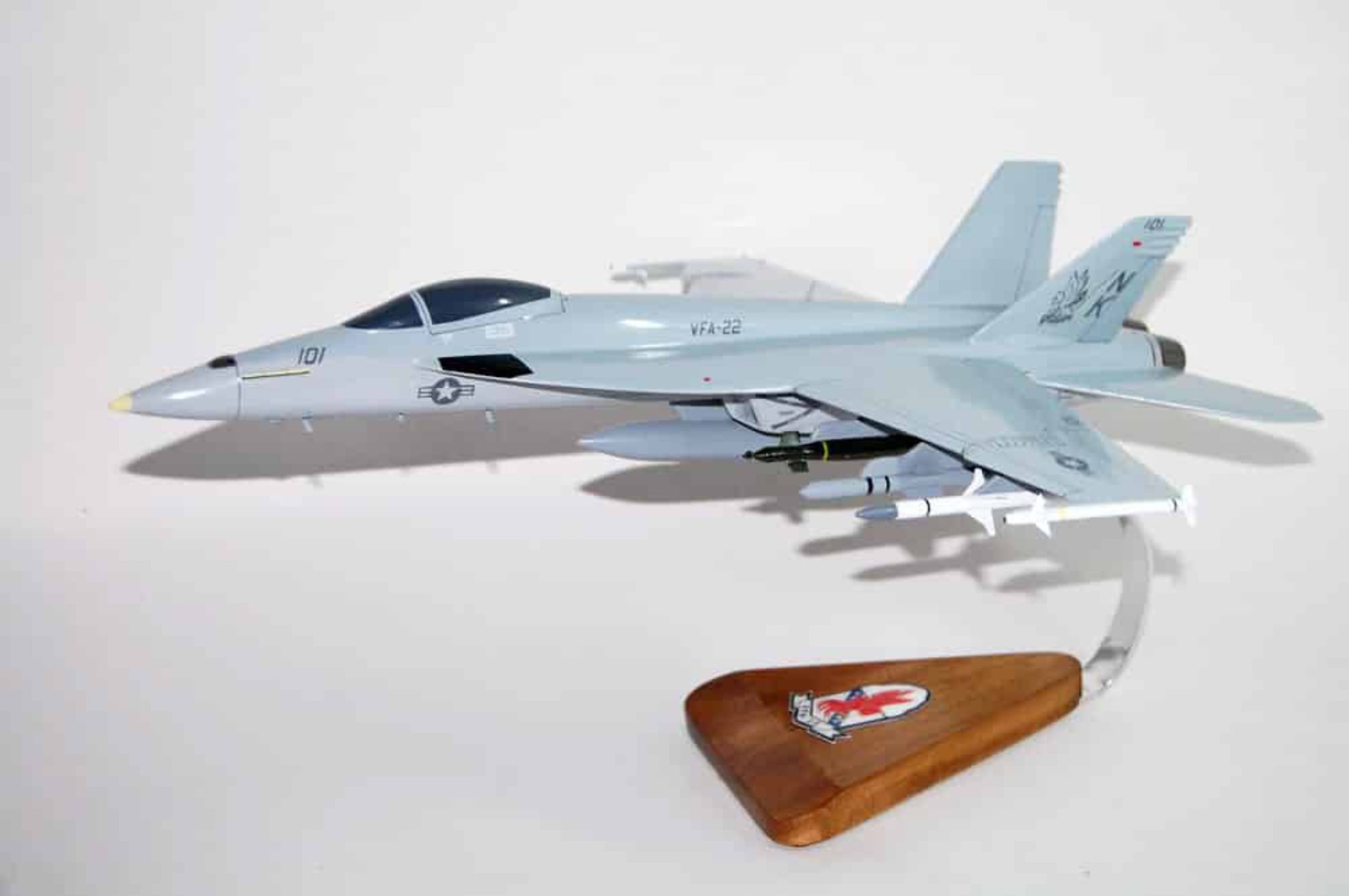 VFA-22 Fighting Redcocks (NK/101) F/A-18E Model, Navy, 1/40th (18 ...
