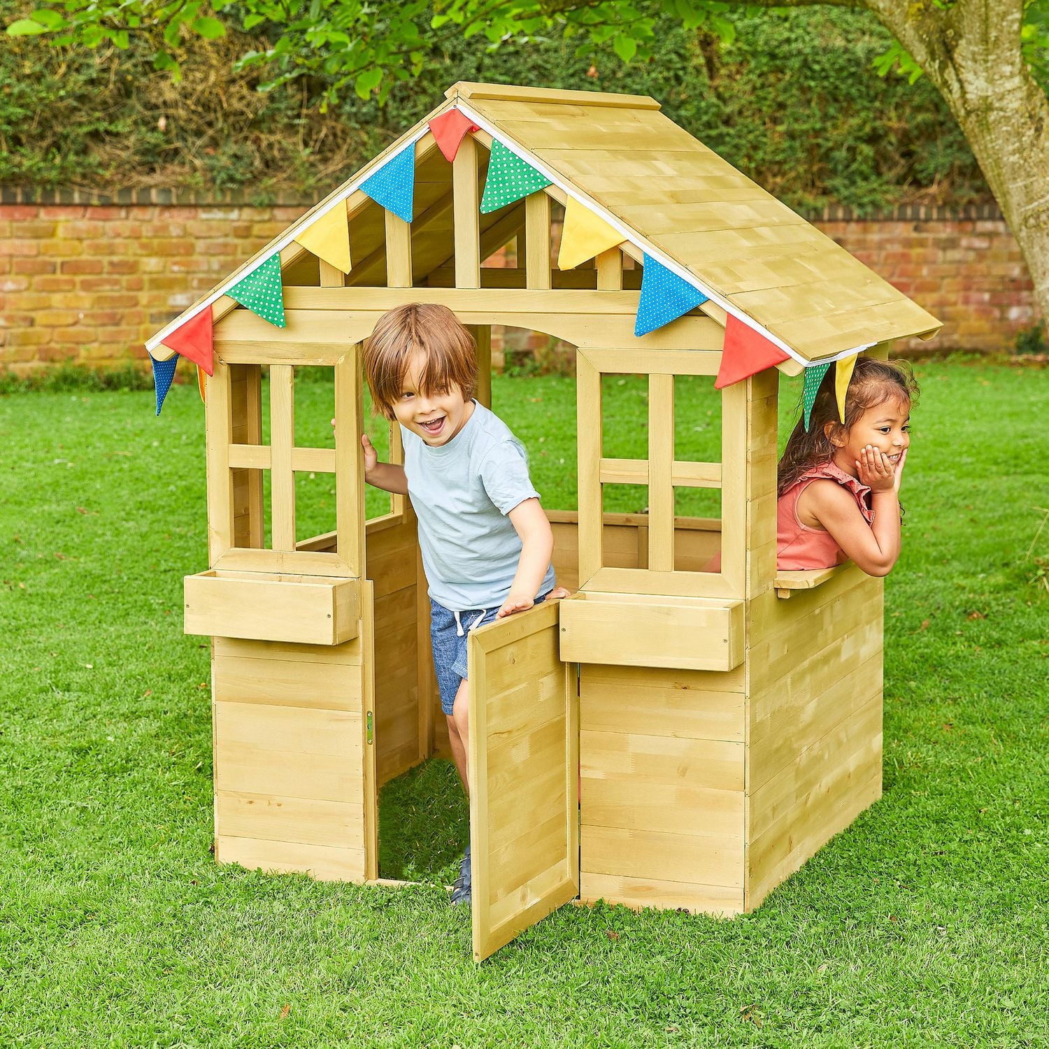 TP Wooden Cubby House - Walmart.ca
