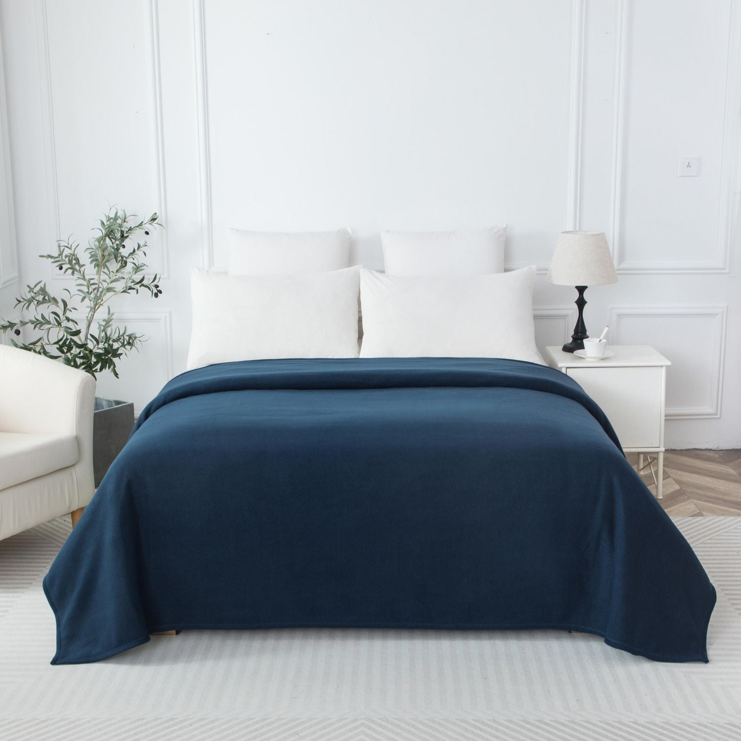 Click here for Mainstays Microfleece Blanket Blue Dq prices