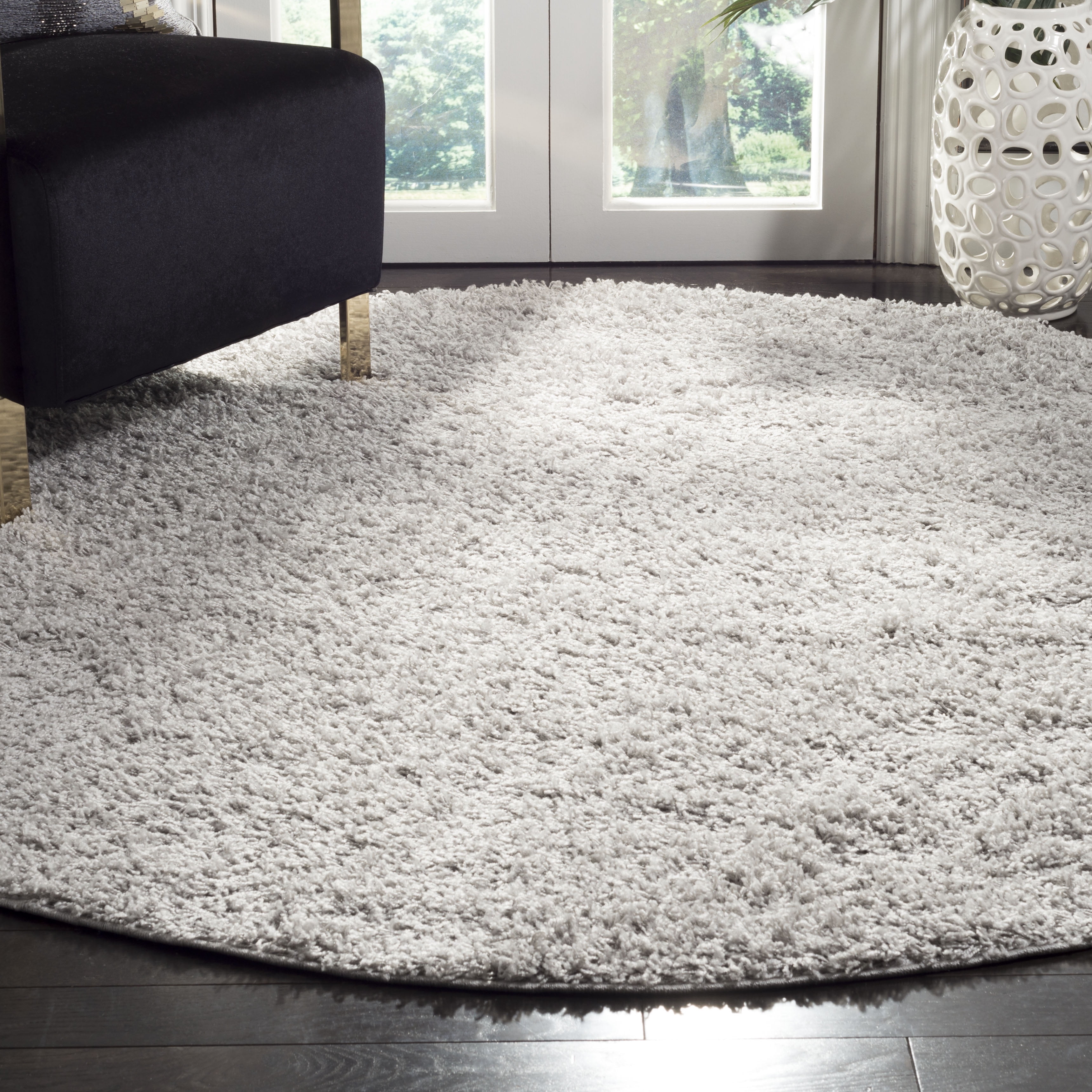SAFAVIEH Lavena Solid Plush Shag Area Rug, Silver, 6'7" x 6'7" Round ...